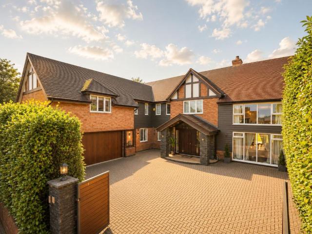 5 bedroom detached house for sale