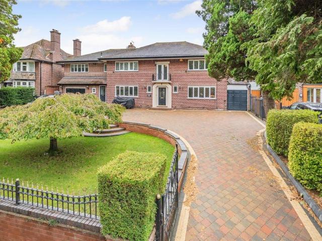 5 bedroom detached house for sale