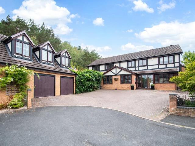 5 bedroom detached house for sale