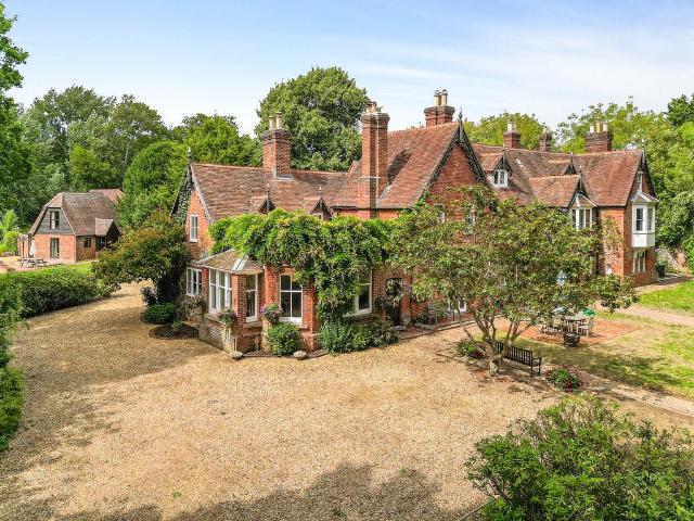 5 bedroom detached house for sale