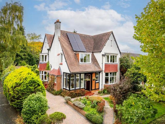 5 bedroom detached house for sale