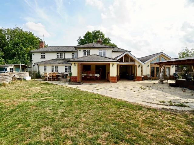 5 bedroom detached house for sale