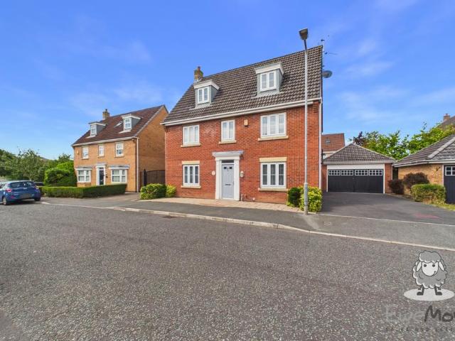 5 bedroom detached house for sale