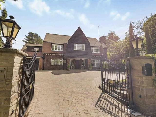 5 bedroom detached house for sale