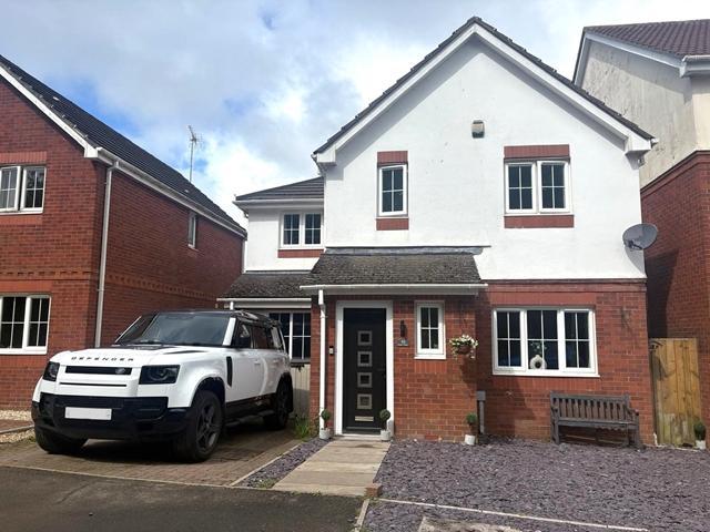 5 bedroom detached house for sale