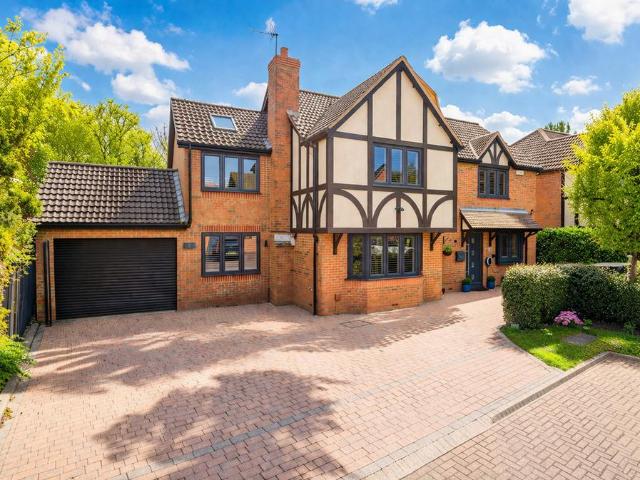 5 bedroom detached house for sale