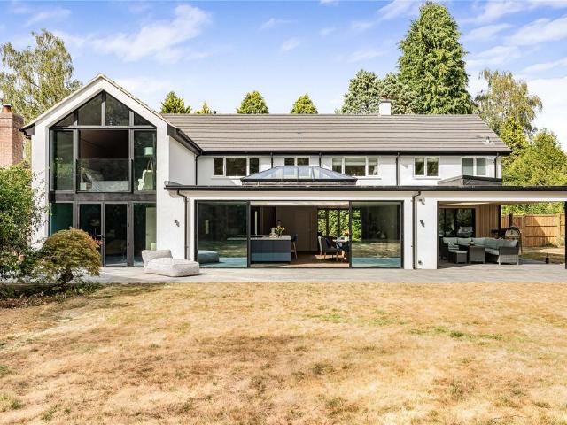 5 bedroom detached house for sale