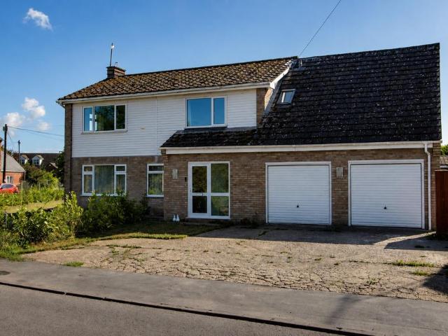 5 bedroom detached house for sale
