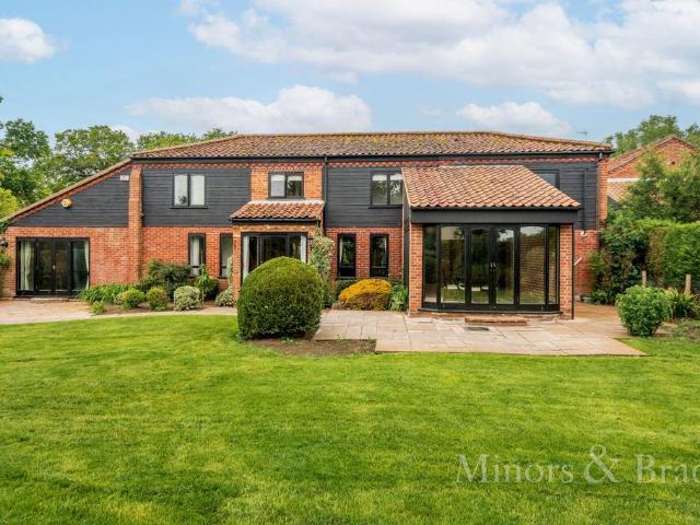5 bedroom detached house for sale