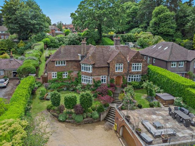 5 bedroom detached house for sale