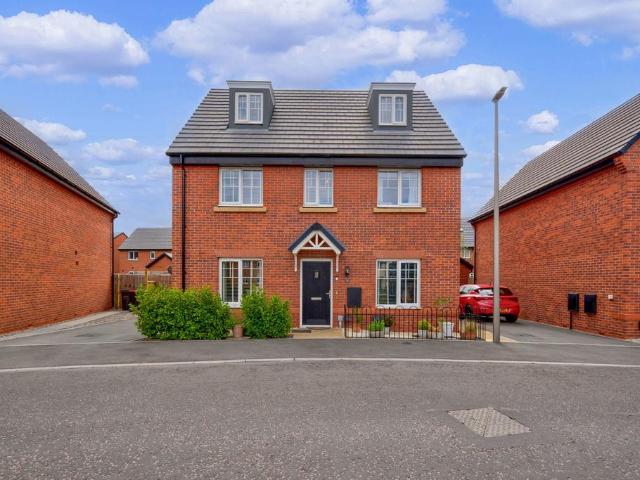 5 bedroom detached house for sale