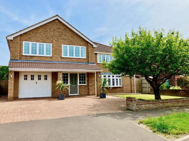 5 bedroom detached house for sale