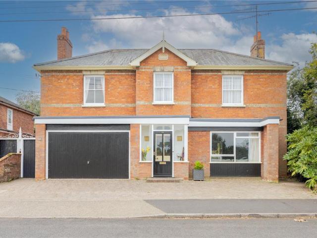 5 bedroom detached house for sale