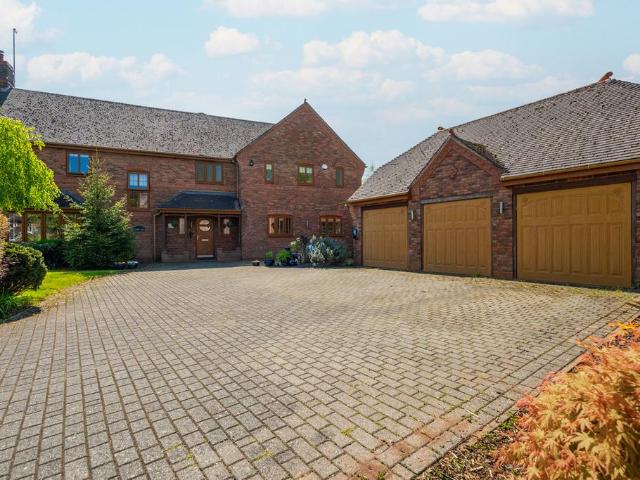 5 bedroom detached house for sale