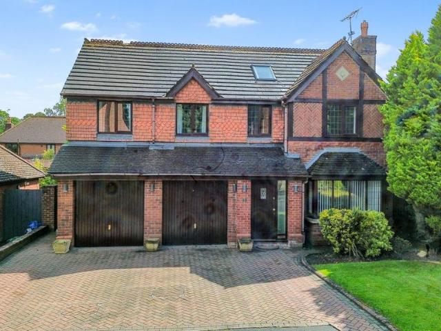 5 bedroom detached house for sale