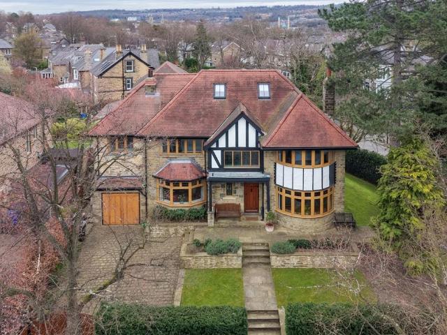 5 bedroom detached house for sale