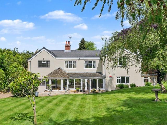 5 bedroom detached house for sale