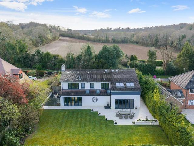 5 bedroom detached house for sale