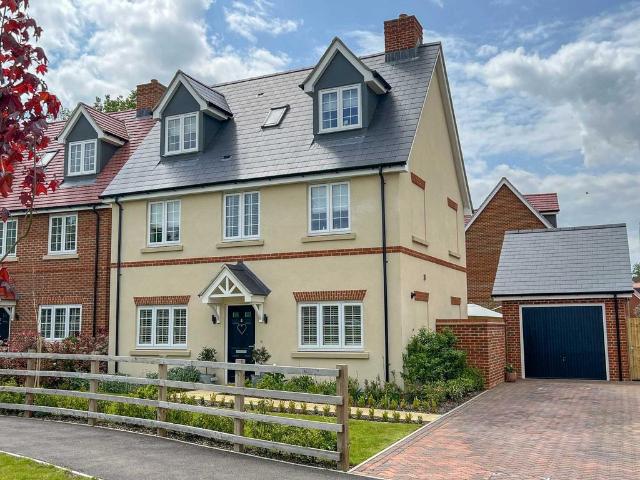 5 bedroom detached house for sale