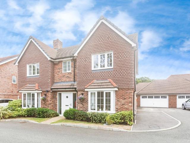 5 bedroom detached house for sale