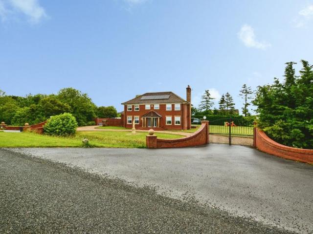 5 bedroom detached house for sale