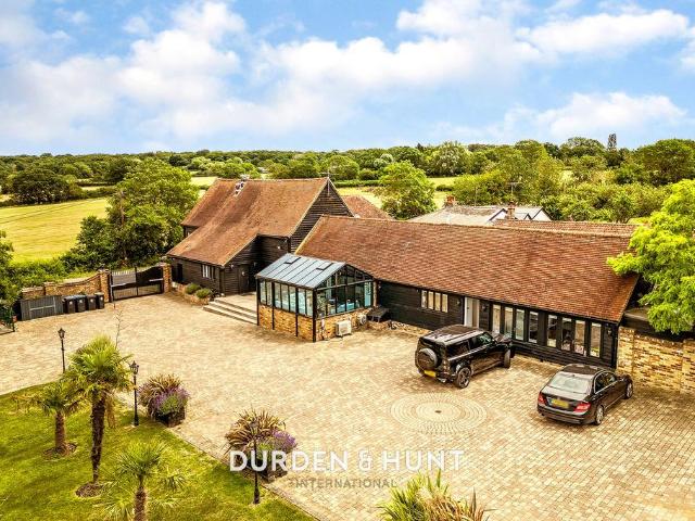 5 bedroom detached house for sale
