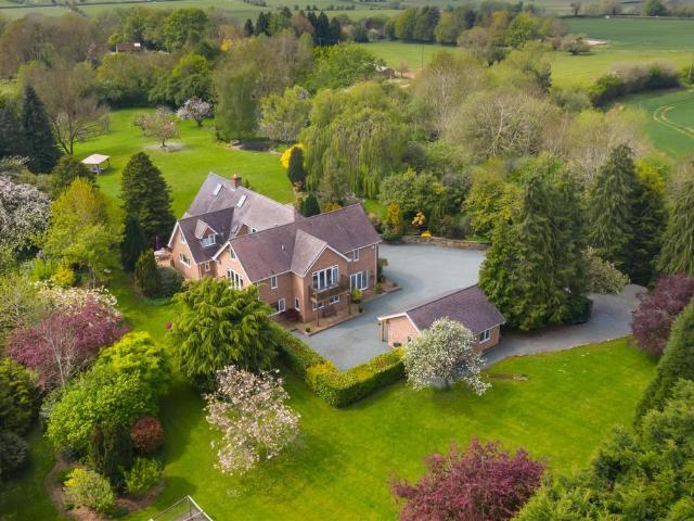 5 bedroom detached house for sale