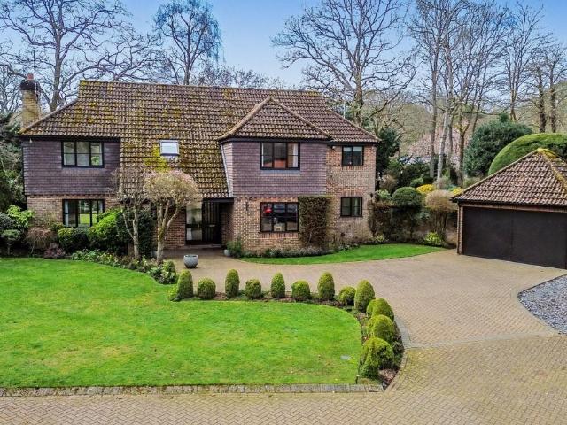 5 bedroom detached house for sale
