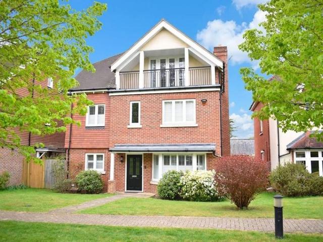 5 bedroom detached house for sale