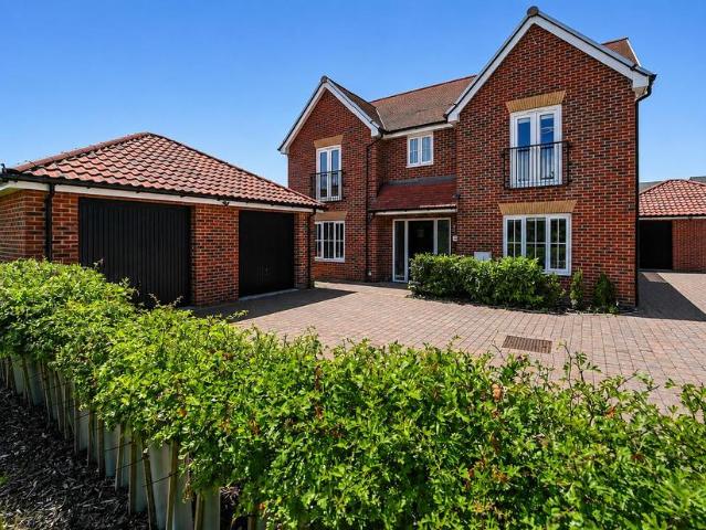 5 bedroom detached house for sale