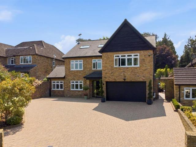 5 bedroom detached house for sale