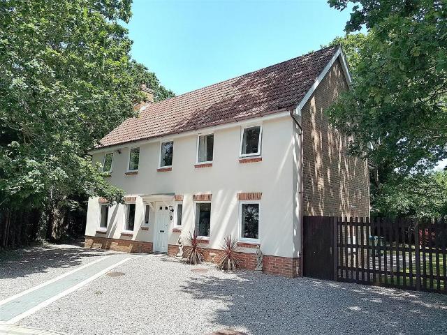 5 bedroom detached house for sale