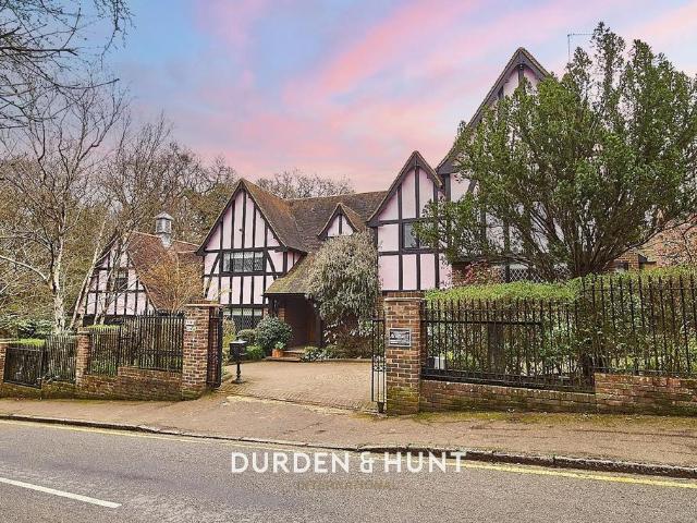 5 bedroom detached house for sale