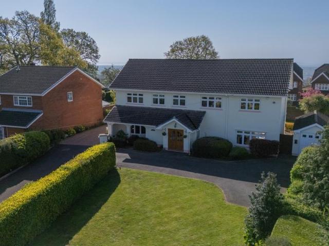 5 bedroom detached house for sale