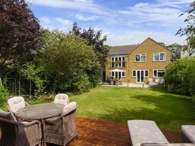 5 bedroom detached house for sale