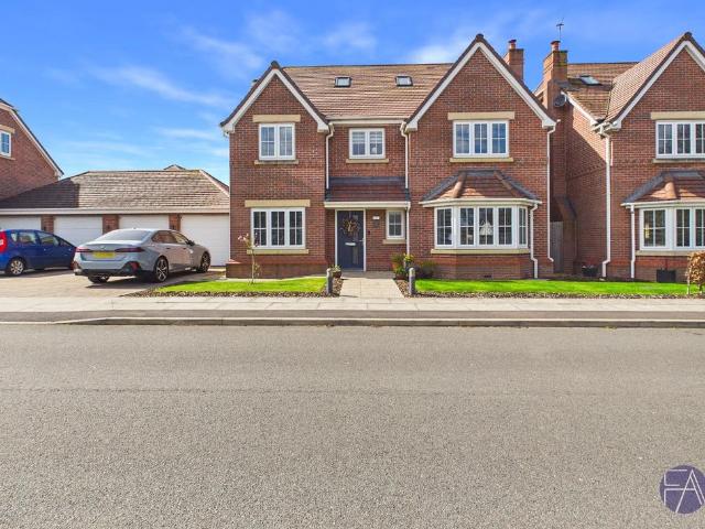 5 bedroom detached house for sale