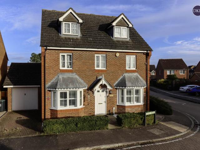 5 bedroom detached house for sale