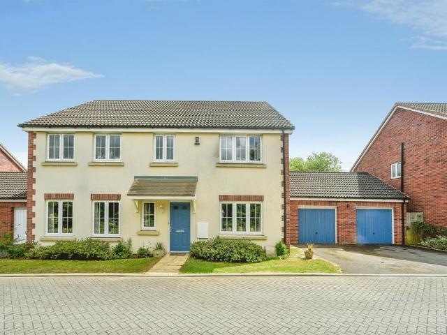 5 bedroom detached house for sale