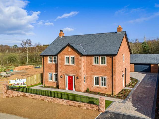 5 bedroom detached house for sale