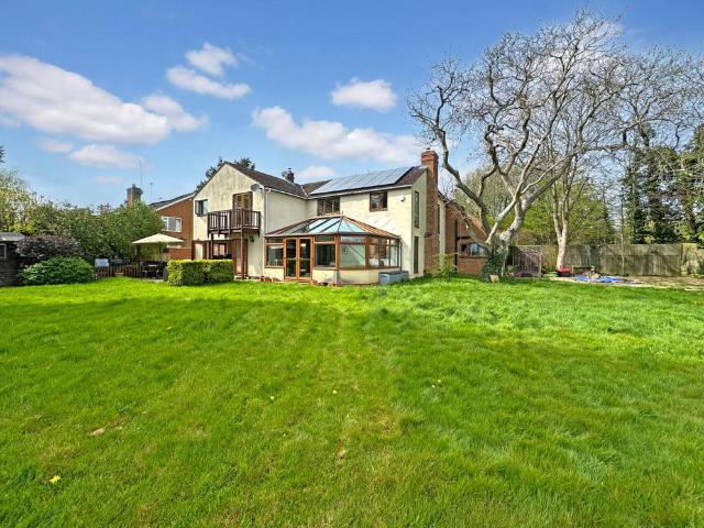 5 bedroom detached house for sale