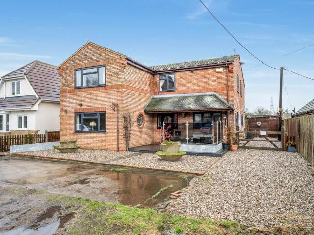 5 bedroom detached house for sale