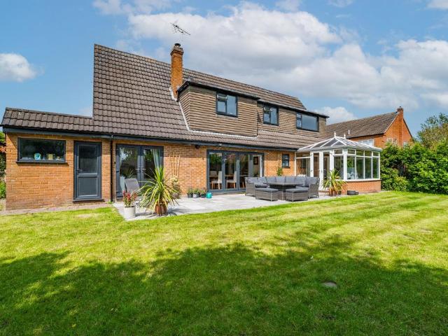 5 bedroom detached house for sale