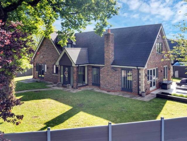 5 bedroom detached house for sale