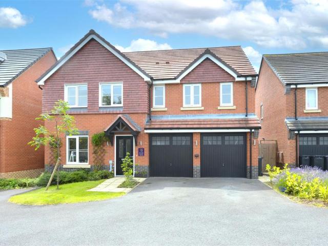 5 bedroom detached house for sale