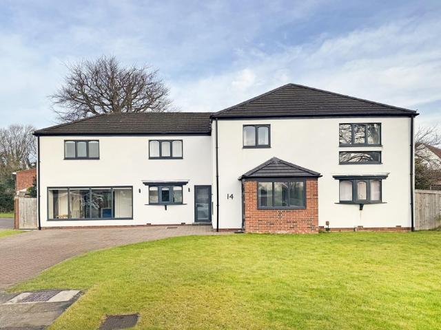 5 bedroom detached house for sale