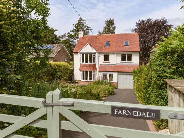 5 bedroom detached house for sale