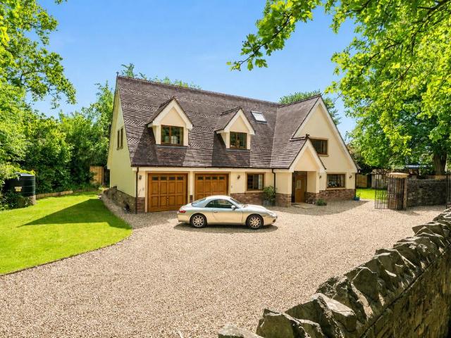 5 bedroom detached house for sale