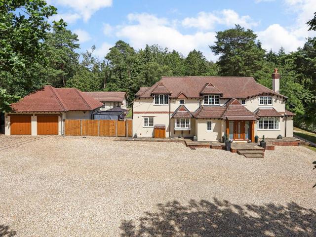 5 bedroom detached house for sale
