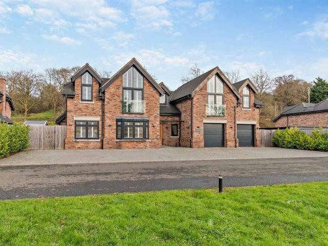 5 bedroom detached house for sale