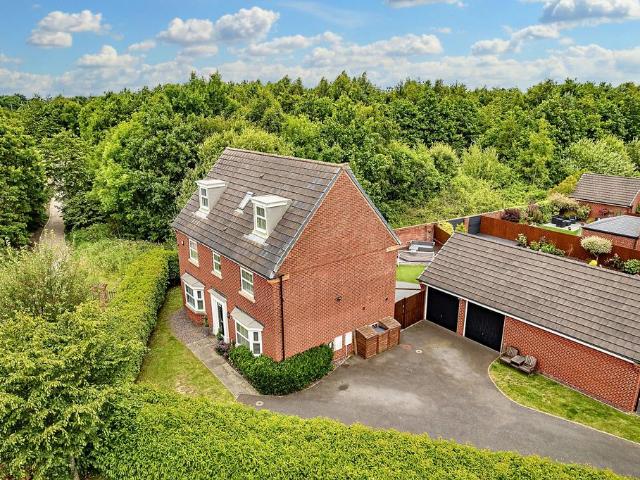 5 bedroom detached house for sale